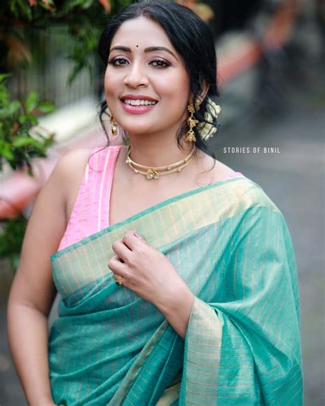 Navya Nair R Malluhorny
