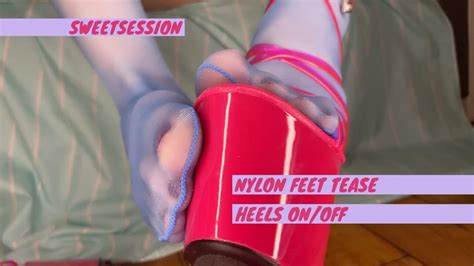 Meias de nylon azuis pés dedos e solas xHamster