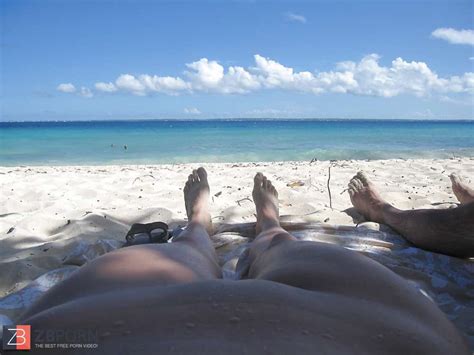 Sexual Antics On The Beach Zb Porn