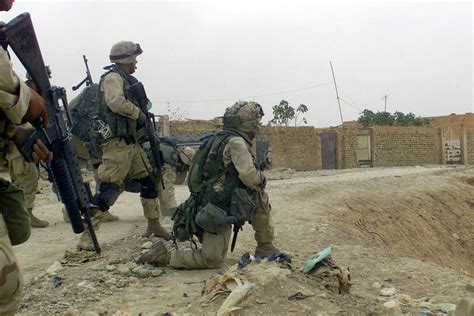 Armed With Colt 556mm M16a2 Assault Rifles Us Marine Corps Usmc
