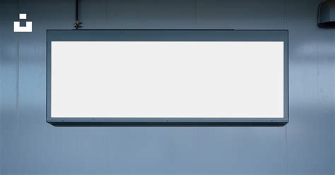 벽에 걸려 있는 빈 그림 사진 Unsplash의 무료 화면 이미지