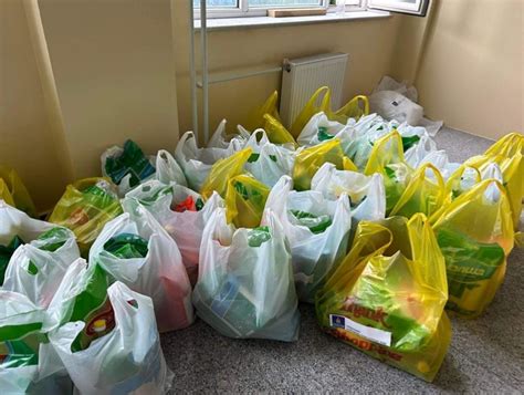 ХНХЯ Түр орогнох байранд байрлаж буй иргэдэд хөнжил гудас хүнсний тусламж үзүүллээ E Mn