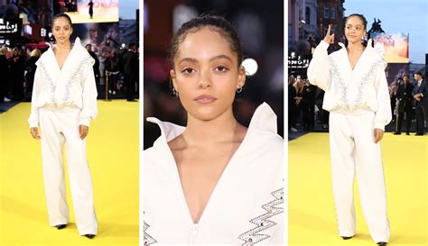 Gaya Quintessa Swindell Di Pemutaran Film Terbarunya Black Adam Foto