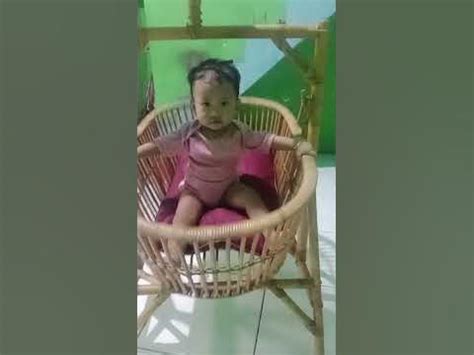 Dede azizah lagi main ayunan gaiss - YouTube