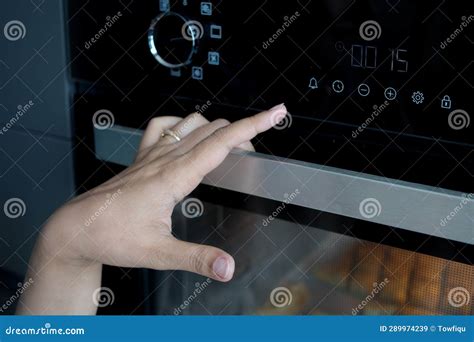 Woman Hand Setting Temperature Control On Oven Stock Image Image Of Finger Stainless 289974239