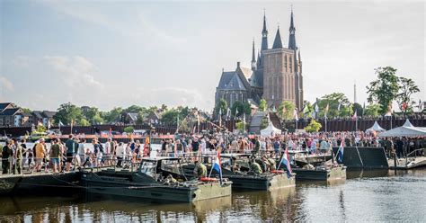 Pontonbrug Cuijk Ligt Klaar Als Vanouds Al Lopen Er Vrijdag Minder