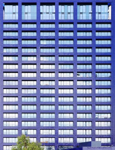 Premium Photo Dense Grid Facade