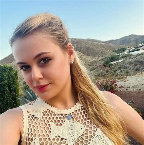 Blonde Wants It On A Table Blonde Wants It On A Table Publicagent