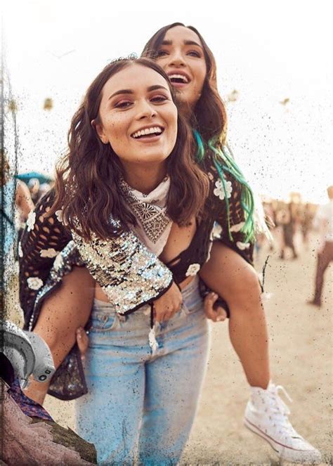 Lesbians Kissing Cute Lesbian Couples Lesbian Love Woman Loving