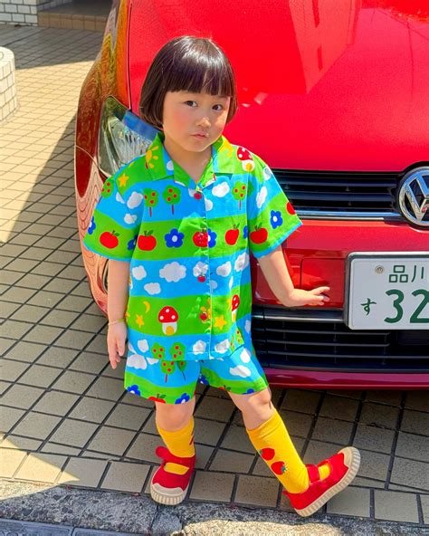 채니블라썸자체제작아동복김승희 마음이 제일 힘들었을때 그렸던 그림이라 스스로 제일 힐링 받았던 채니동산🌼🍀☁️🍎⛅️ 제일 야심작 그림이구요 한여름에도 거뜬없이 시원할