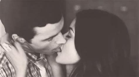 Kiss Couple  Kiss Couple Kissing Discover And Share S Kissing