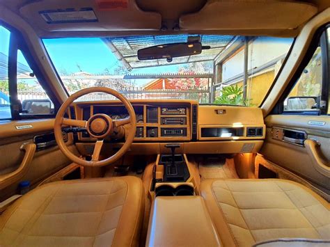 Jeep Cherokee Xj Stock Interior With Leather Seats And Dashboards