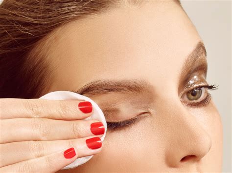 Allergic Reaction To Makeup Around Eyes Saubhaya Makeup