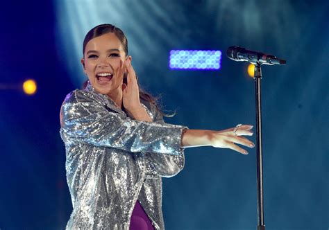 Hailee Steinfeld Hot Celebs Home