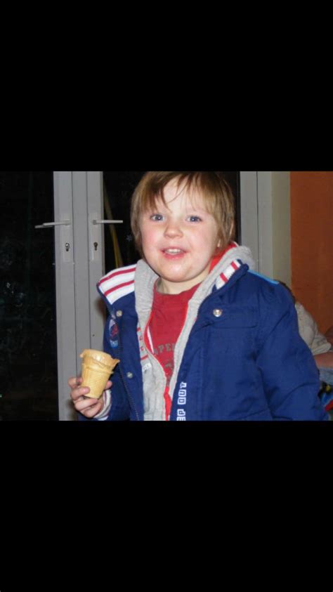 Fat Cunt Eating Ice Cream R Mildlyinfuriating