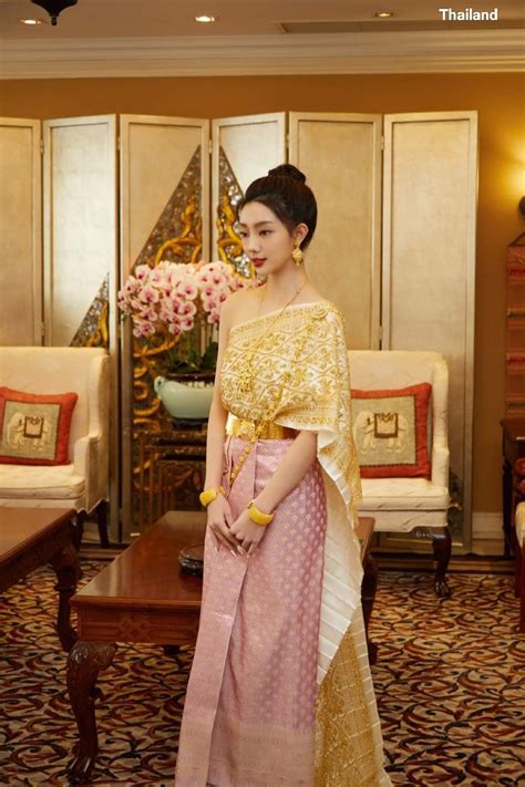 Nene Pornnappan And Mimi Lee In Thai Costume 🇹🇭