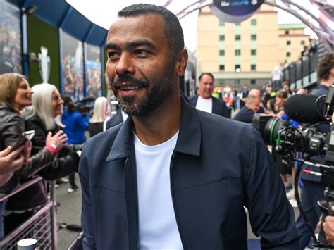 استمفوردبریج میزبان مائوریسیو پوچتینو و ستارگان سابق فوتبال عکس طرفداری