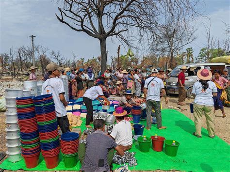 ပုလဲက မီးဘေးသင့်ပြည်သူများကို စားနပ်ရိက္ခာနှင့် အိမ်အသုံးအဆောင်ပစ္စည်းများ လှူဒါန်း