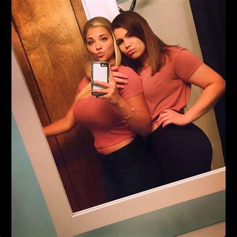 Mirror Selfie R2busty2hide