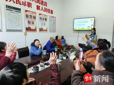 共享文明健康生活！常熟市支塘镇何南村开展“垃圾分类齐参与，绿植置换靓家园”系列活动 村民