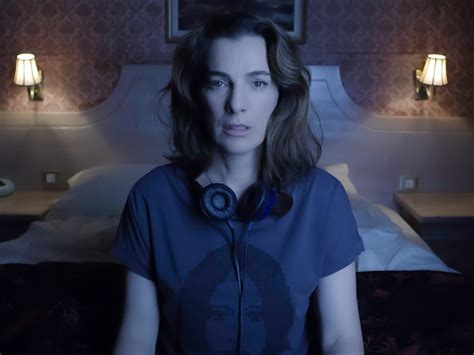 Losing Alice Star Ayelet Zurer On Coping With Jellyfish During Swimming Scene