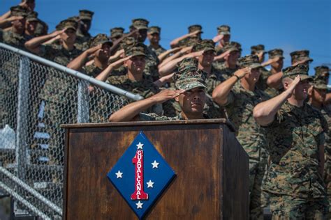DVIDS - Images - Change of Command Ceremony: HQBN, 1st MARDIV [Image 1 ...