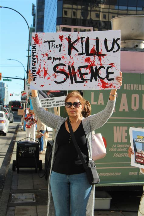 10월 가을 간판 거리 거리 시위 건축 견인 경주 계절의 변화 공개 집회 공개시연 공론 공중 촬영 광장 군중 그룹 깃발 노래하는 단결된