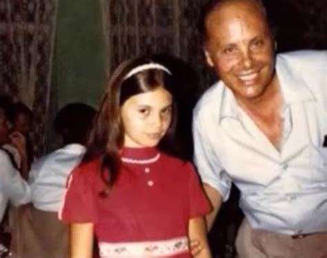 Macja Le Të Lahet Shikoni Si Duket Sot Vajza E Vogël E Këngës Hit Të Fëmijërisë Foto Lajm