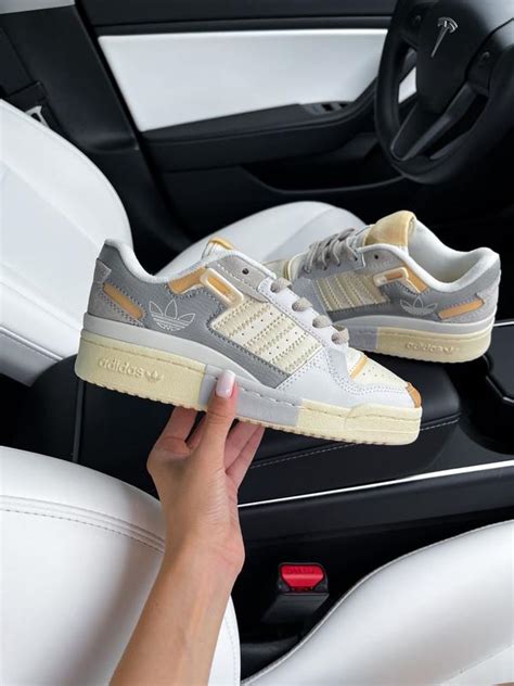 Кросівки — ціна 2730 грн у каталозі Кросівки Купити жіночі речі за