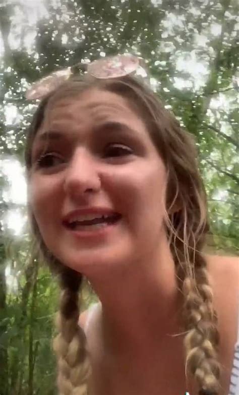 美国辣妹喝断片 清醒后发现自己穿比基尼在外国骑马影片