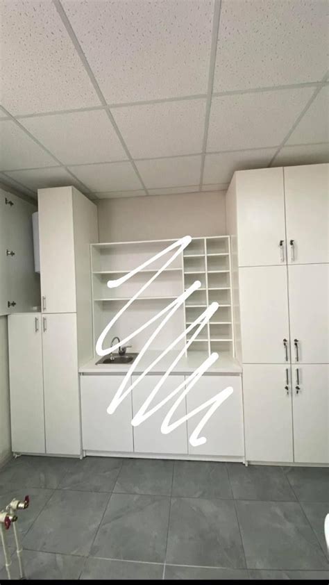 Срочно Продаються всі меблі зі студії краси 1 000 грн Обладнання для салонів краси