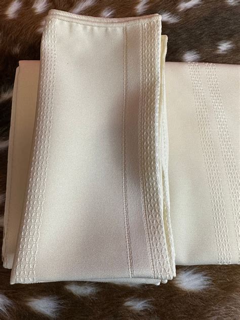 Embroidered And Ivory 52x70 Oval Tablecloth With 8 Matching Cloth Napkins Etsy