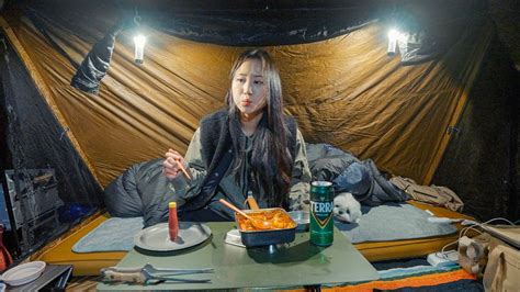 모든 것이 꽁꽁 언 겨울 숲속에서 난로 없이 하룻밤 보내기 그런데 비까지 온다고⛈️ 포천 유식물원캠핑장 Youtube