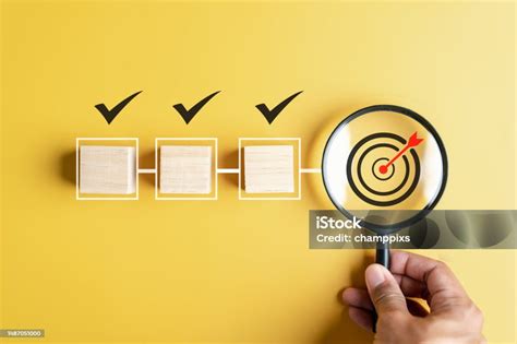 체크리스트 품질 보증 또는 Qa 및 품질 관리 또는 Qc 및 개선을 통한 품질 관리 표준화 인증 규정 서비스 및 표준 준수 개념에 대한 스톡 사진 및 기타 이미지 Istock