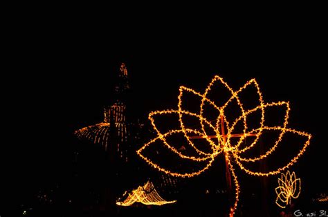 රන්කොත් වෙහෙර Gold Pinnacled Stupa Asitha Gamalath Flickr