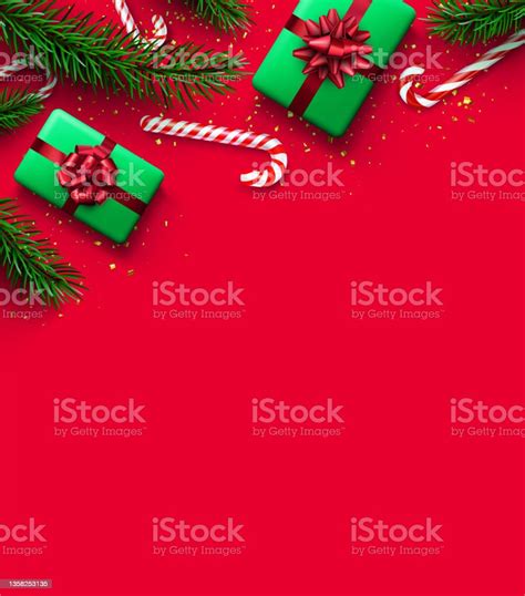 전나무 가지 테두리와 빨간색과 흰색 줄무늬 사탕 지팡이 스틱 가문비나무에 대한 스톡 벡터 아트 및 기타 이미지 가문비나무 겨울 계절 Istock