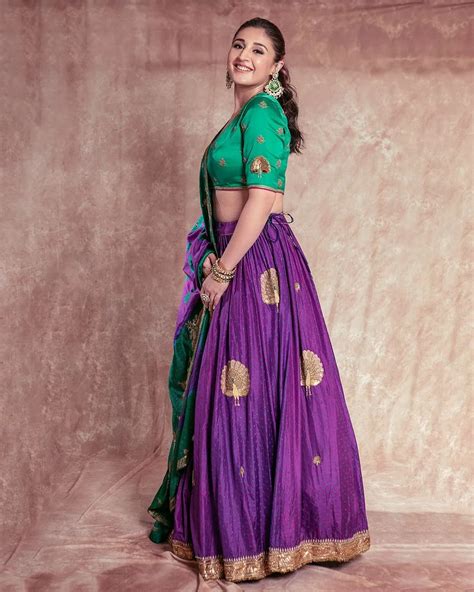 Shirley Setia Shreya Ghoshal And Dhvani Bhanushali Slaying In Ethnic