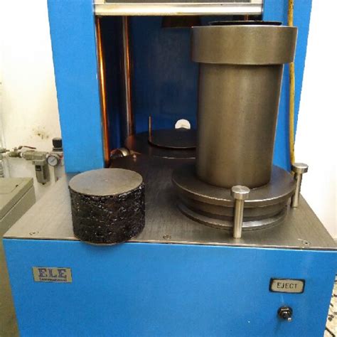 Cylindrical Specimens Made By The Superpave Gyratory Compactor