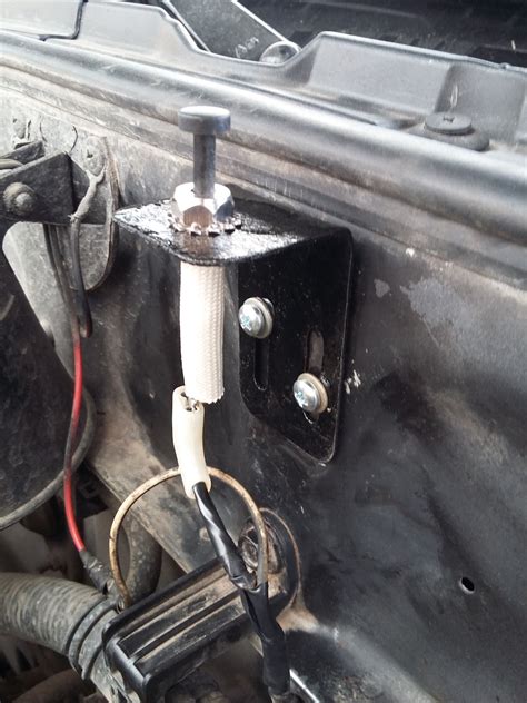 Привел в порядок концевик сигнализации капота. — Hyundai Accent (2G), 1 ...