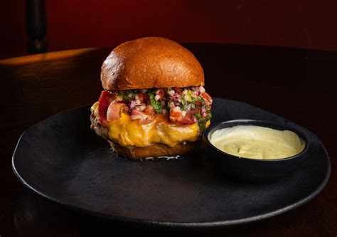 Receita De Hambúrguer Com Copa Lombo E Bacon Combina Crocância E Suculência