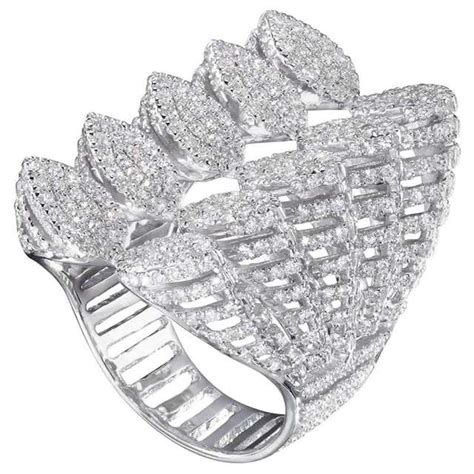 18 Karat White Gold Illusion Large Asymmetrical Diamond Ring At 1stdibs Illusion Rings For Sale