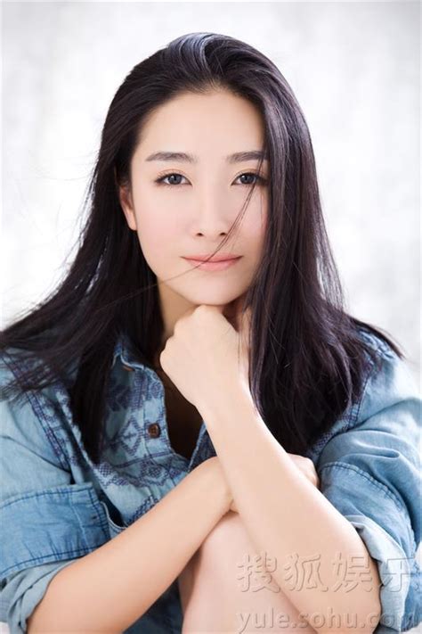 陶昕然最新时尚写真曝光 牛仔风情彰显成熟大气