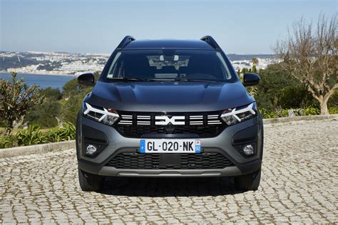 Dacia Jogger Hybrid 140 2023 Reviews Complete Car