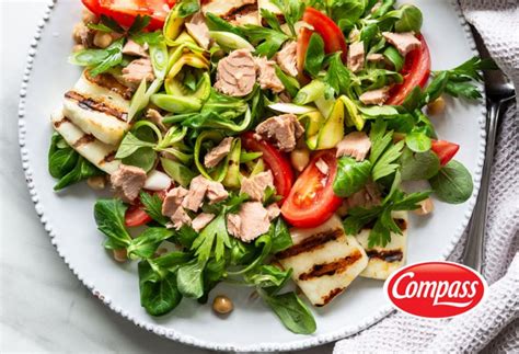 Салата с халуми и риба тон Compass Fish