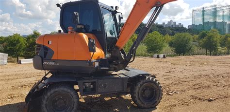 두산 03w 타이어굴삭기 Dx55w 5k 2020년 2000시간 코끼리 집게 회전라인 매매 전문가들