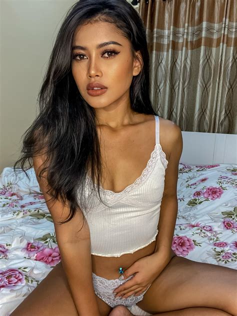 How often do you get your dick sucked dry a day? Let me know and we'll change that : r/BrownHotties