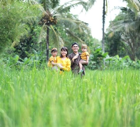 7 Photos Of Tya Ariestyas Vacation To Magelang And Yogyakarta Renting A Super Luxury Bus