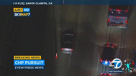 Car Chase Suspect Flees From Chp In La County Abc7 Los Angeles