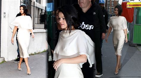 Selena Gomez Hot Celebs Home