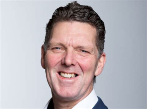 Promoting Data Driven Collaboration With An Enhanced Business Model